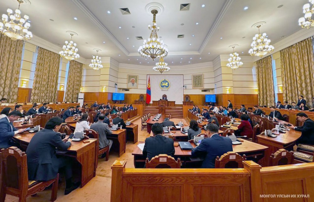 МАН ЫН БҮЛГИЙН ХУРАЛД Л ОЮУН ЭРДЭНЭ ОРОЛЦОЖ БАЙНА